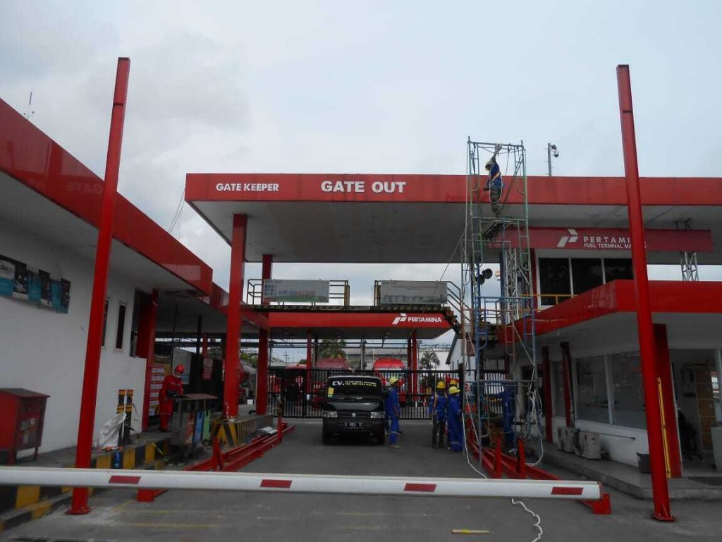 Pemasangan Safety Lifeline System 12 KN & 6 M SRL Stainless Steel ...